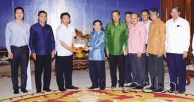 Phonesack Group donates 150 million kip, 3 kgs of gold for Hor Phra Keo ...