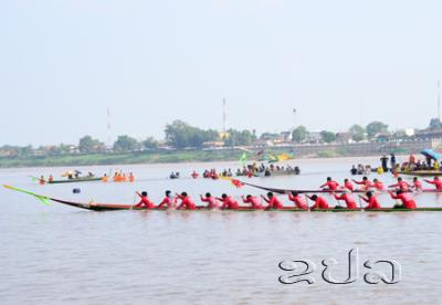 Boat racing turns things festive