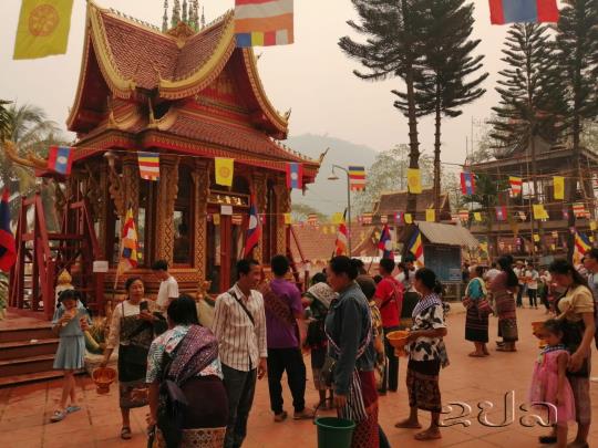 Oudomxay people water revered Pha Chao Singkham Buddha image