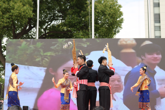 Lao students perform Sieng Khaen Lao dance at 16th Int’l Cultural Festival