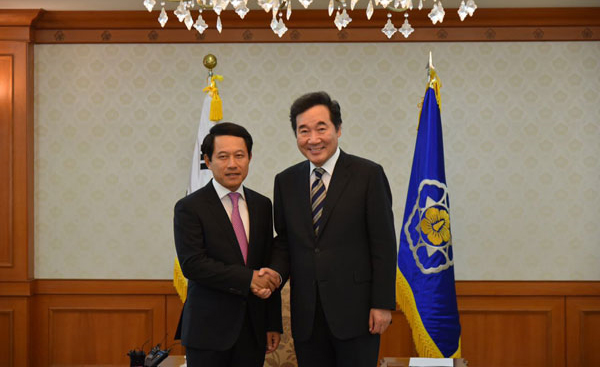 Foreign Minister Pays a Courtesy Call to R. Korea Premier