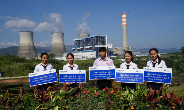 Hongsa awards scholarships to three districts in Xayabourly