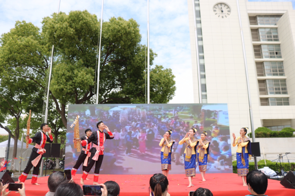 Lao students perform Sieng Khaen Lao dance at 16th Int’l Cultural Festival