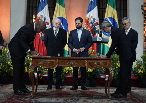 President of Brazil visits Chile to sign bilateral agreements